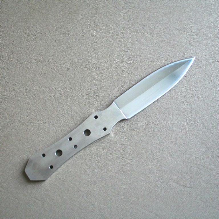 Köp Knivblad för att göra en egen kniv hos Knivmaterial.se