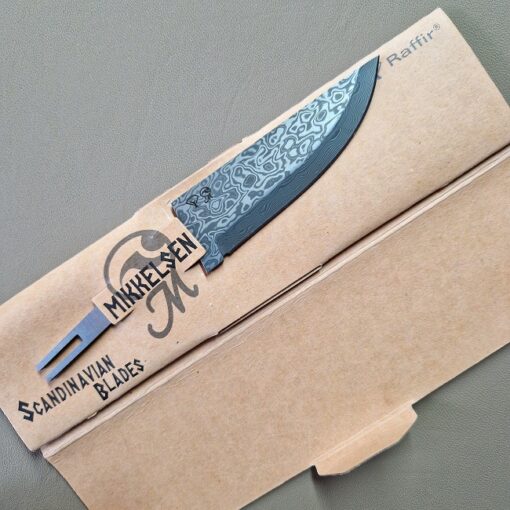 Köp Knivblad Mikkelsen av Damaskstål från Raffir hos Knivmaterial.se